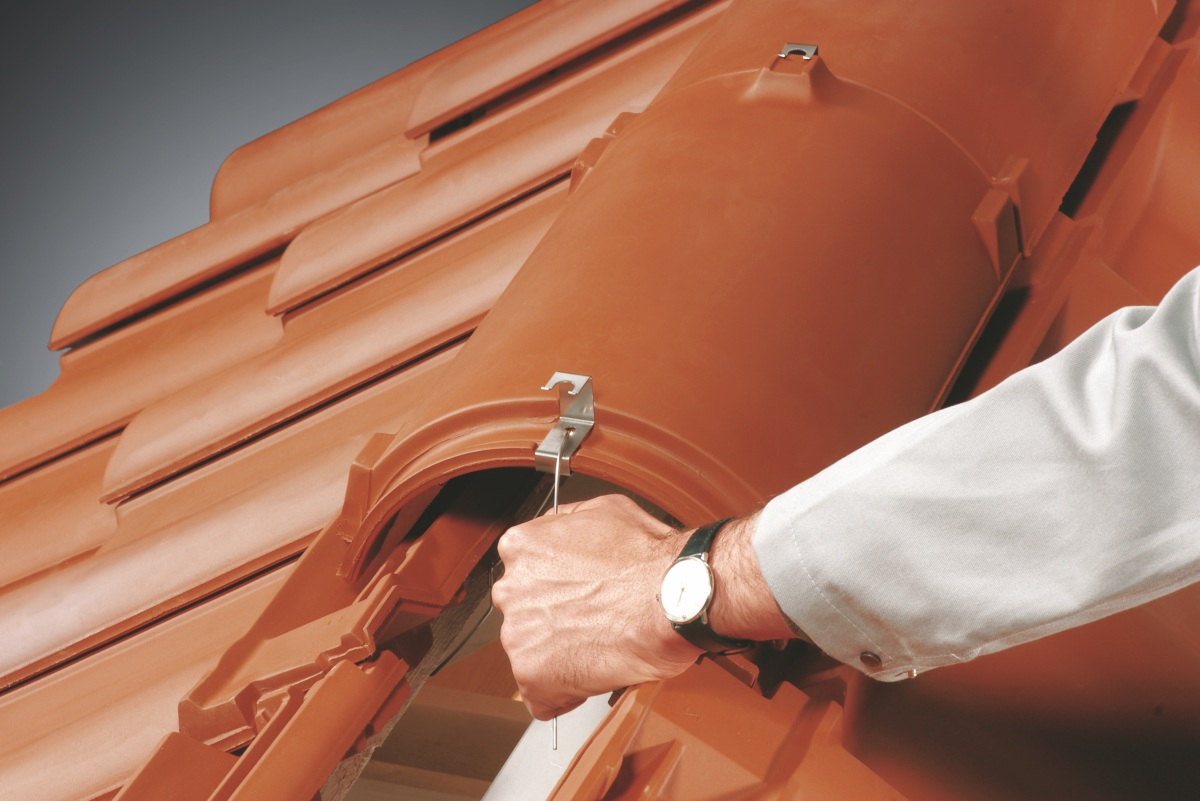 Wirtschaftlich und sicher den First gestalten - BundesBauBlatt