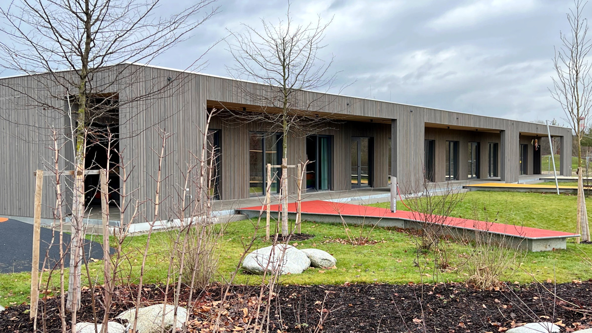 Hör mal, wer da hämmert: Nachhaltige Kita aus Holz - BundesBauBlatt ...