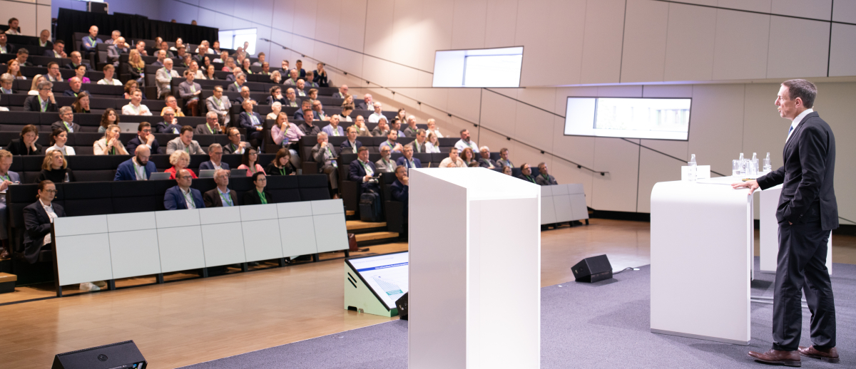 „Kein Zuckerguss – wir brauchen Schwarzbrot!“ - BundesBauBlatt | BBB ...
